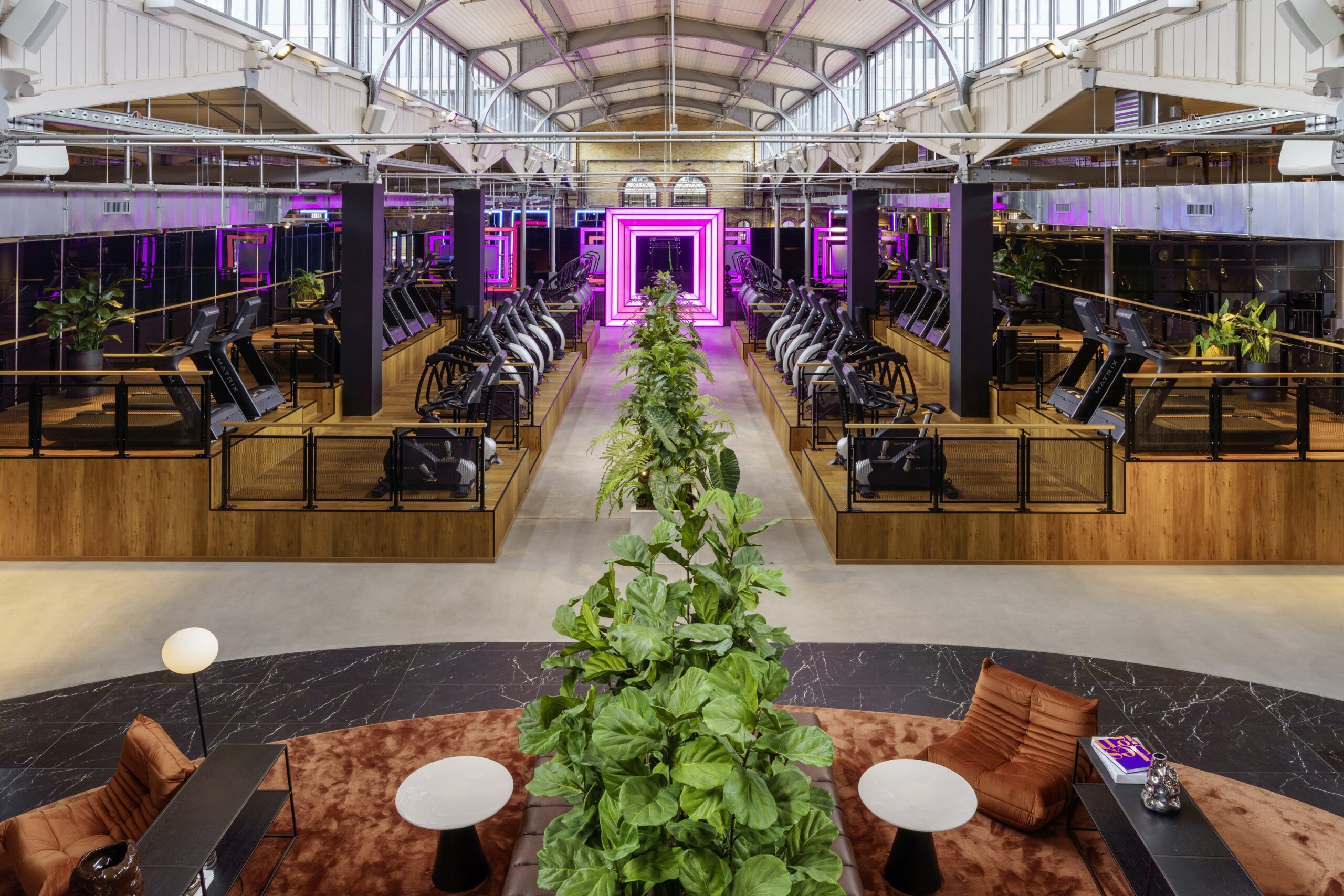 JOHN REED Friedrichshain: Urban training in an impressive industrial ...